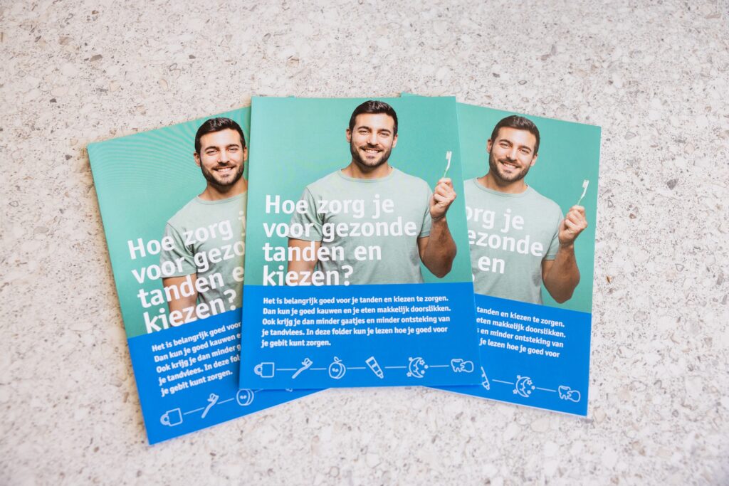 Nieuwe folder in eenvoudige taal: Hoe zorg je voor gezonde tanden en ...