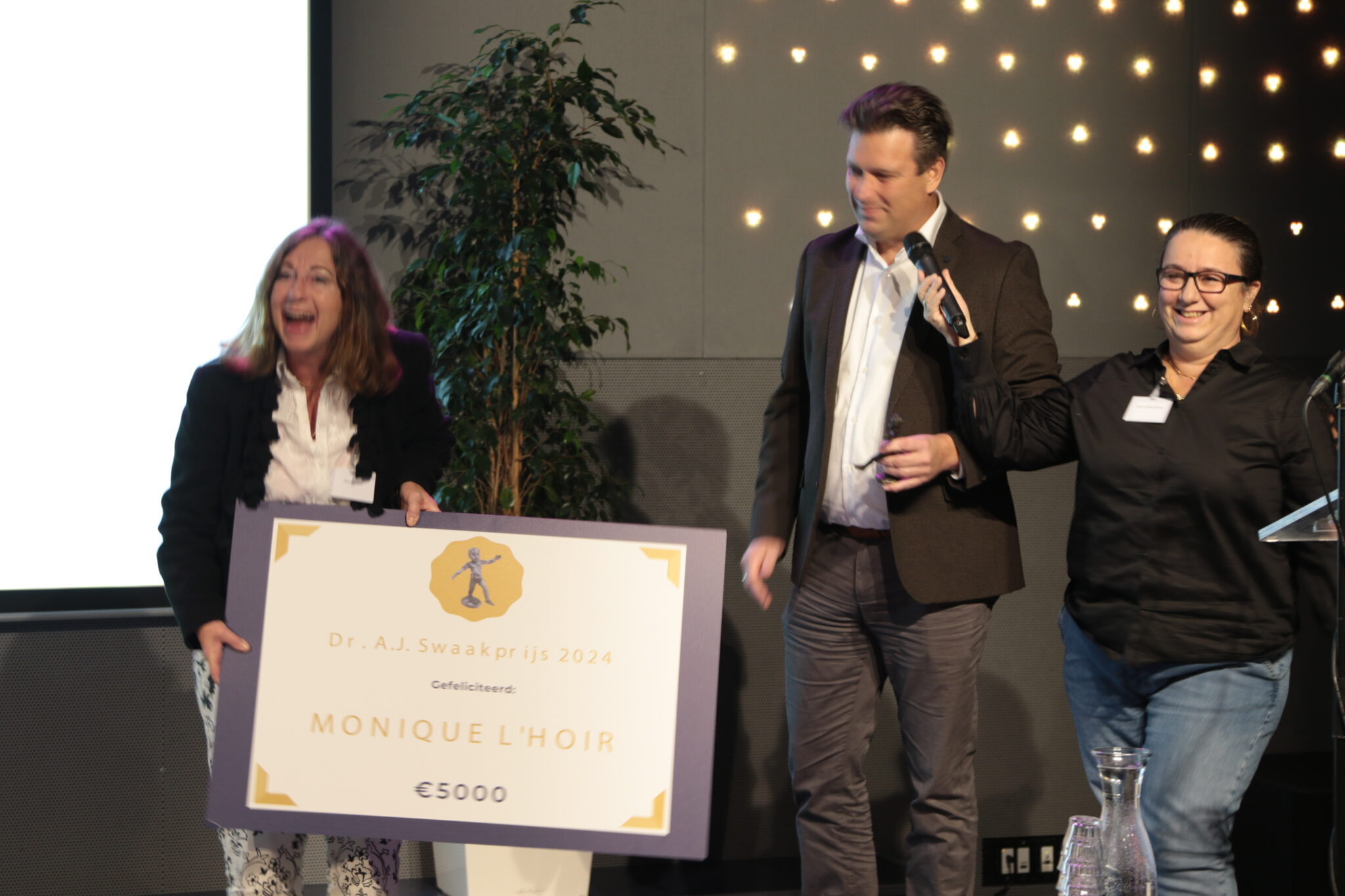 Monique L’Hoir wint dr. A.J. Swaakprijs 2024 - AJN Jeugdartsen Nederland